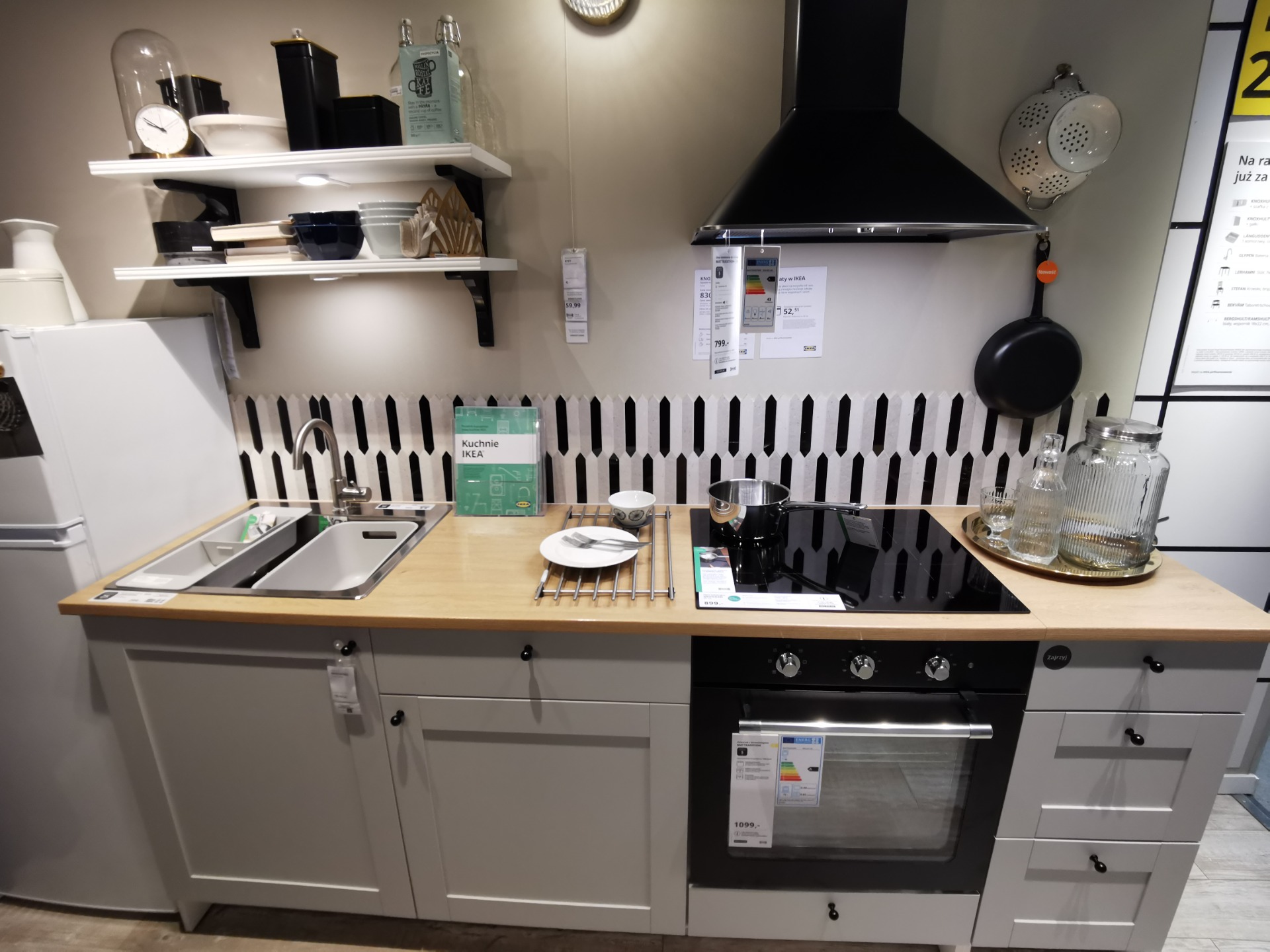 Designing a Compact and Efficient Kitchen with IKEA's Knoxhult