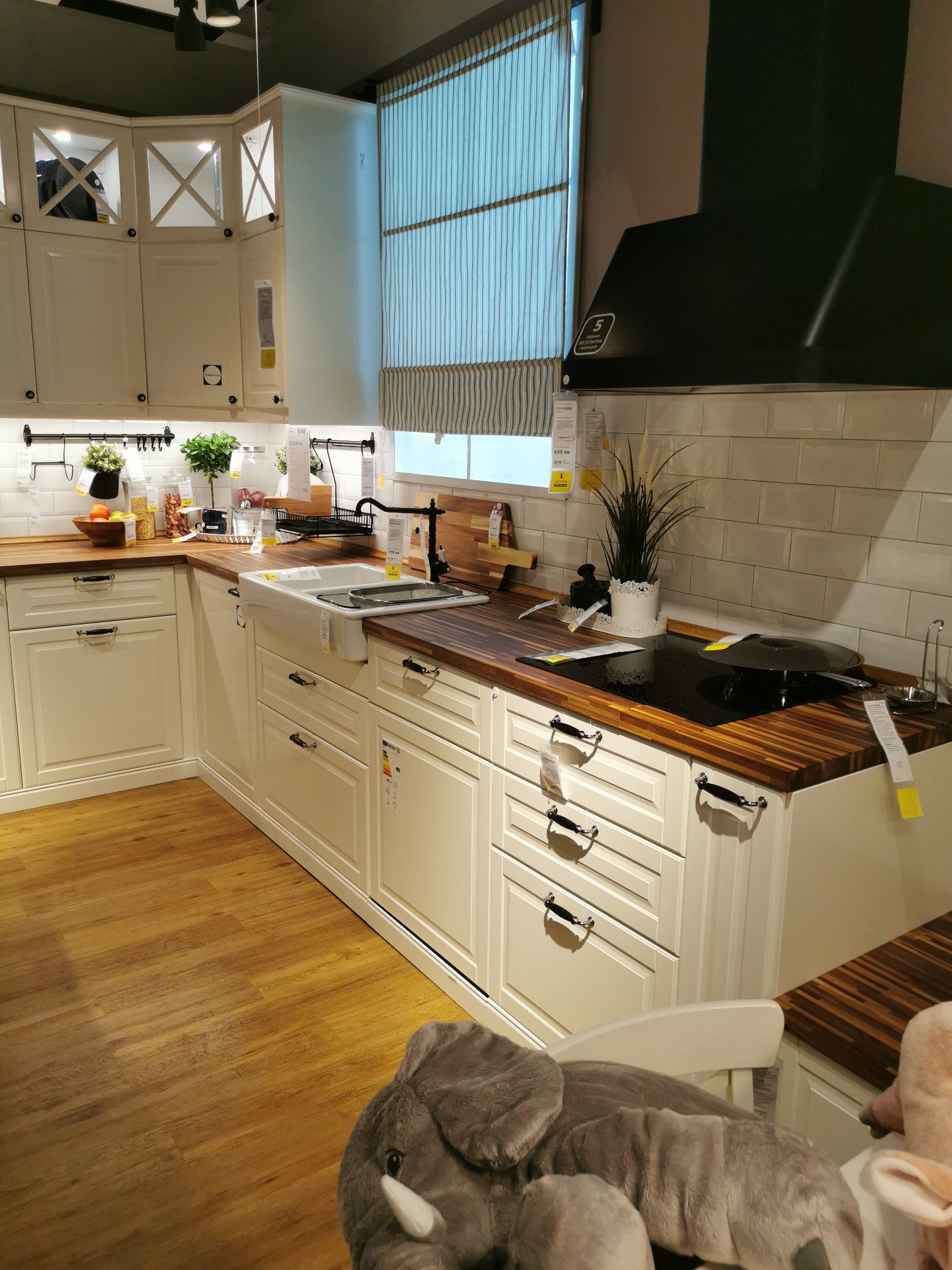 Bodbyn IKEA kitchen with Pinnarp countertop
