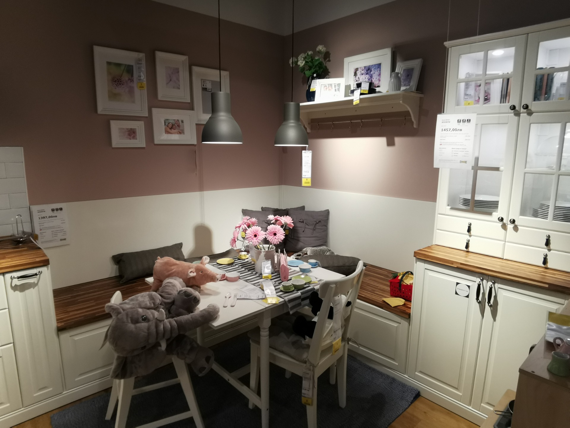 Bodbyn IKEA kitchen with Pinnarp countertop