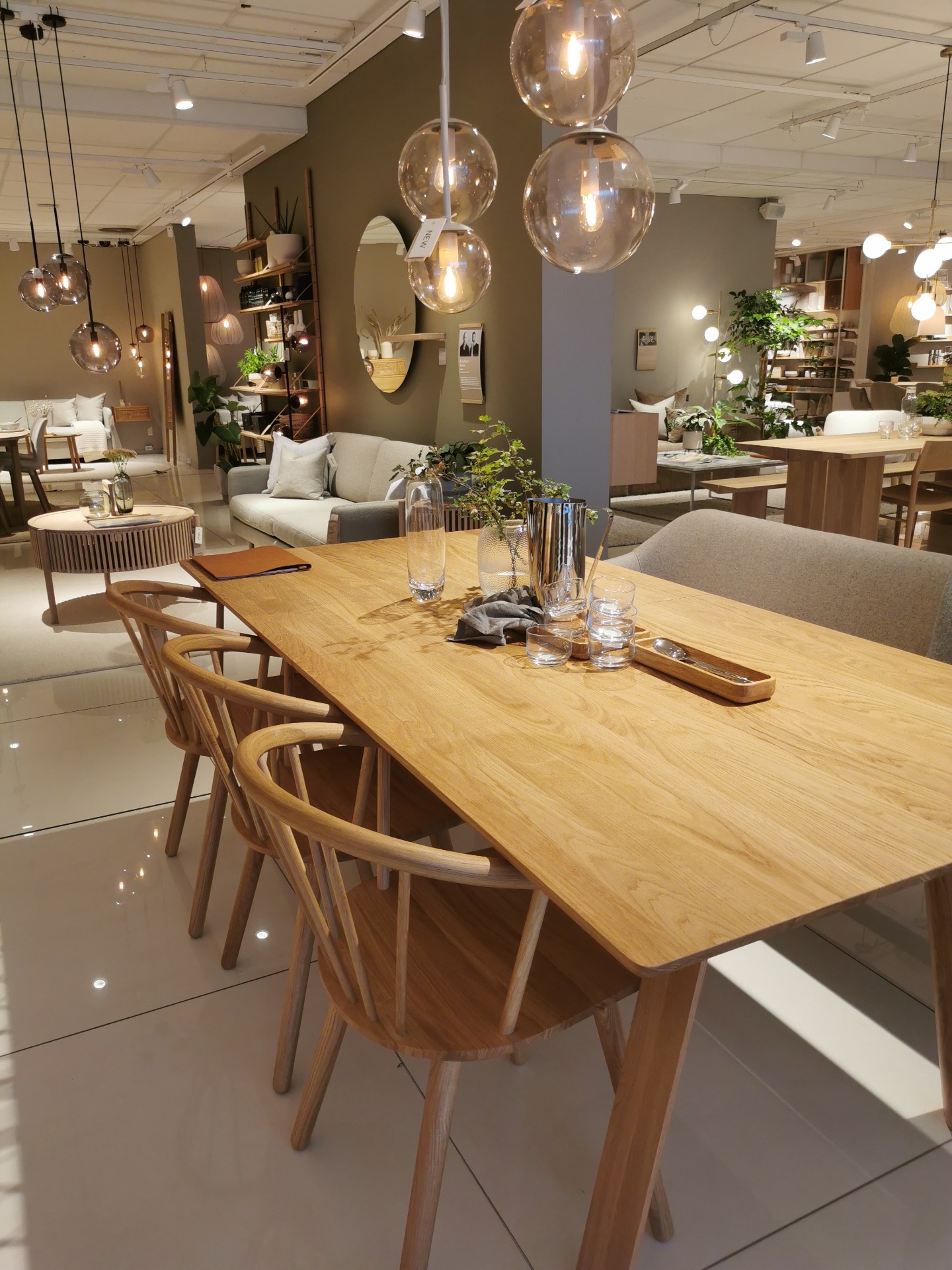 Scandinavian Dining Tables & Chairs – Timeless Design for a Stylish Home
