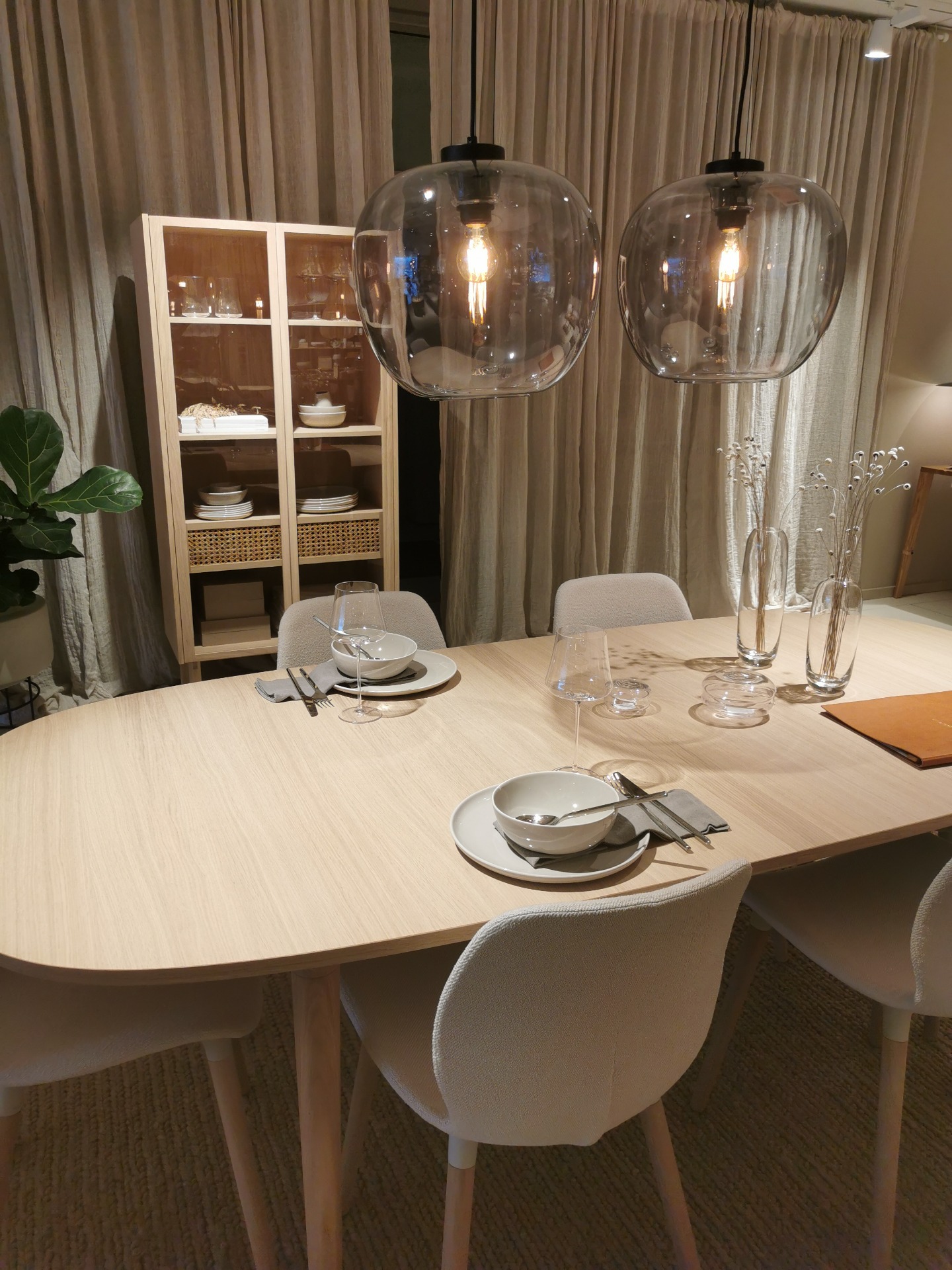 Scandinavian Dining Tables & Chairs – Timeless Design for a Stylish Home