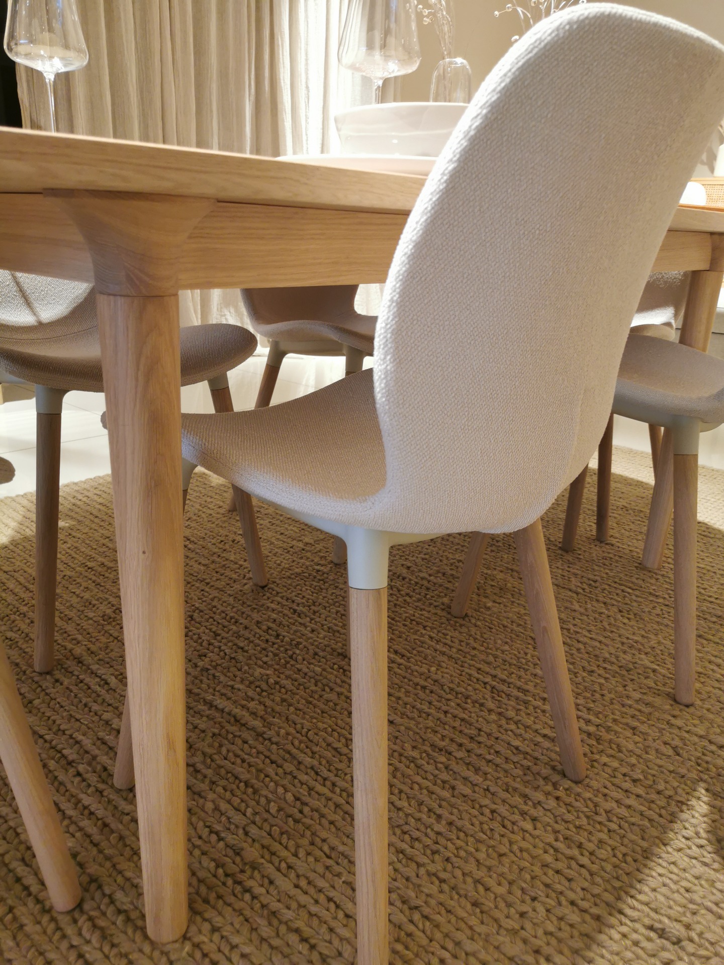 Simplicity and Functionality: Dining Tables and Chairs in Scandinavian ...
