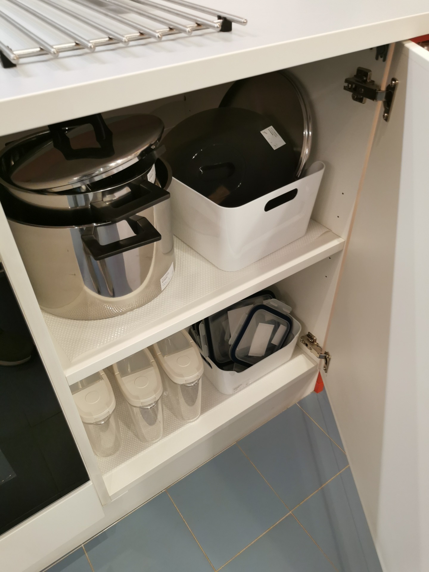 Creating a Bold and Eye-catching Kitchen with IKEA's Enhet in White and ...