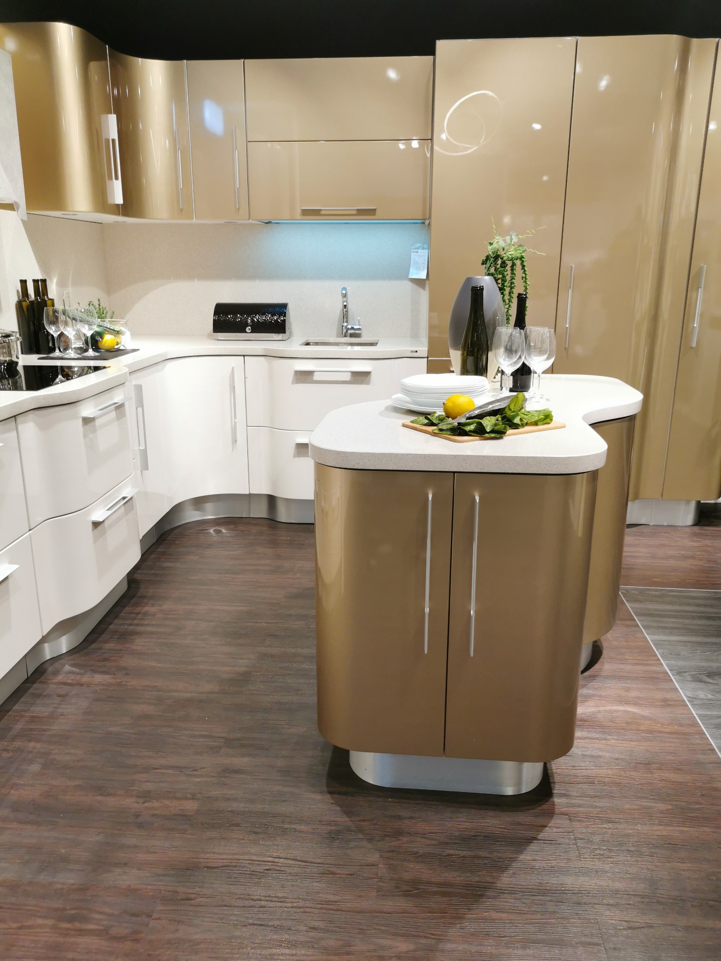 Designer Kitchen: MODERANO and Faber's Wall Hood Collaboration