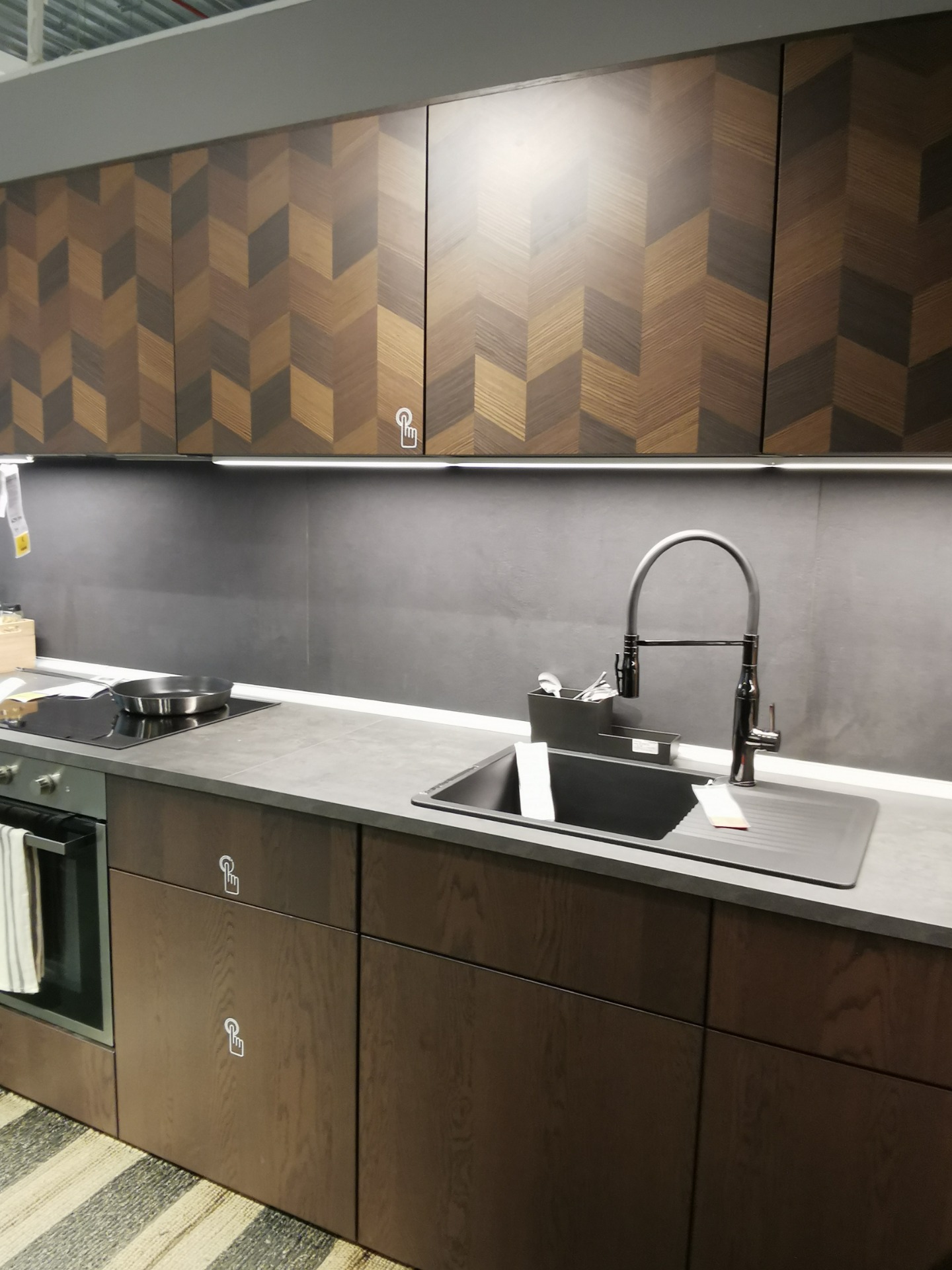 Designing a Modern and Elegant Kitchen with IKEA Hasslarp and Sinarp