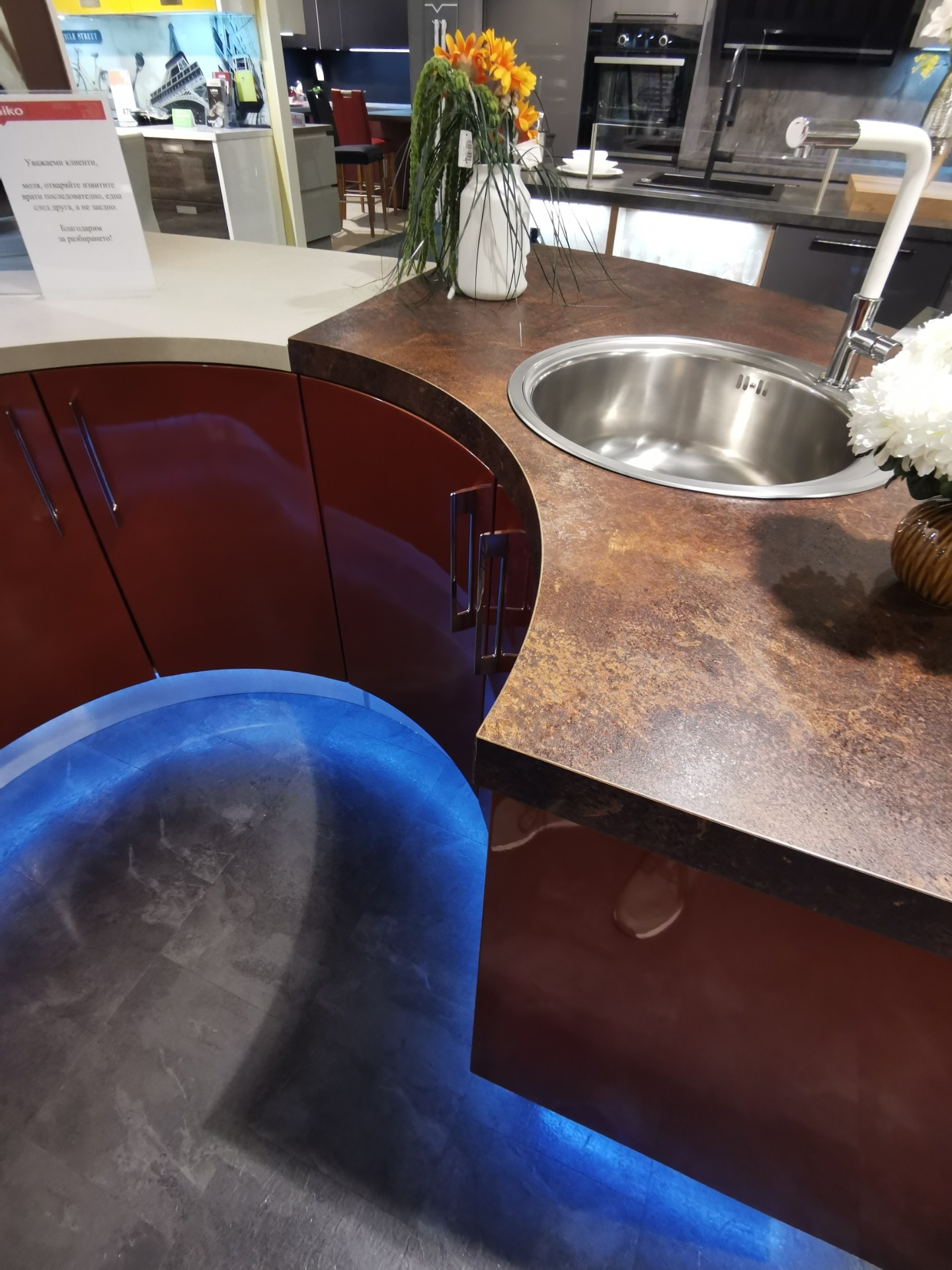 Creative oval countertop and kitchen cabinets - Moderano kitchen