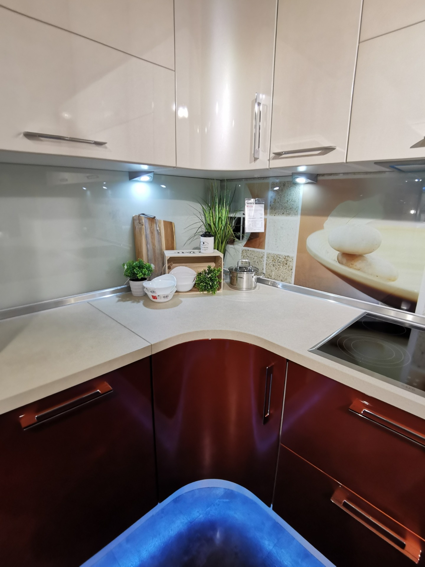 Creative oval countertop and kitchen cabinets - Moderano kitchen