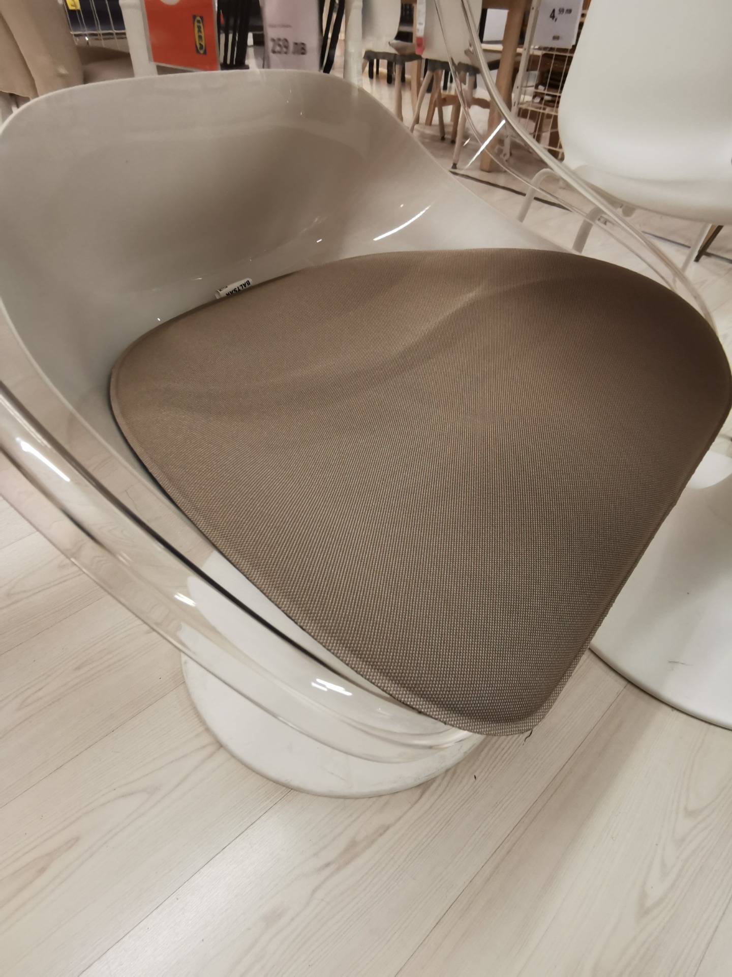 Functional and Modern: The BALTSAR Swivel Chair from IKEA