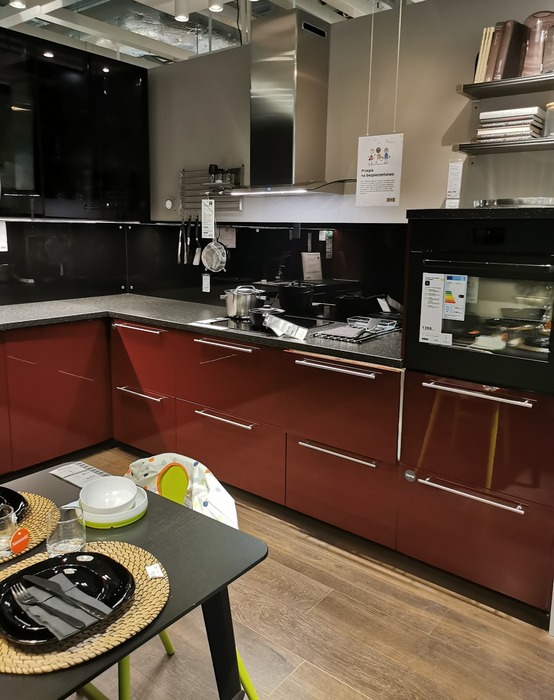 Red kitchen cabinets: a pop of color for a vibrant kitchen
