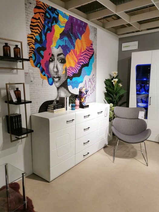 5 Creative Ideas for Displaying Art in Your Living Room