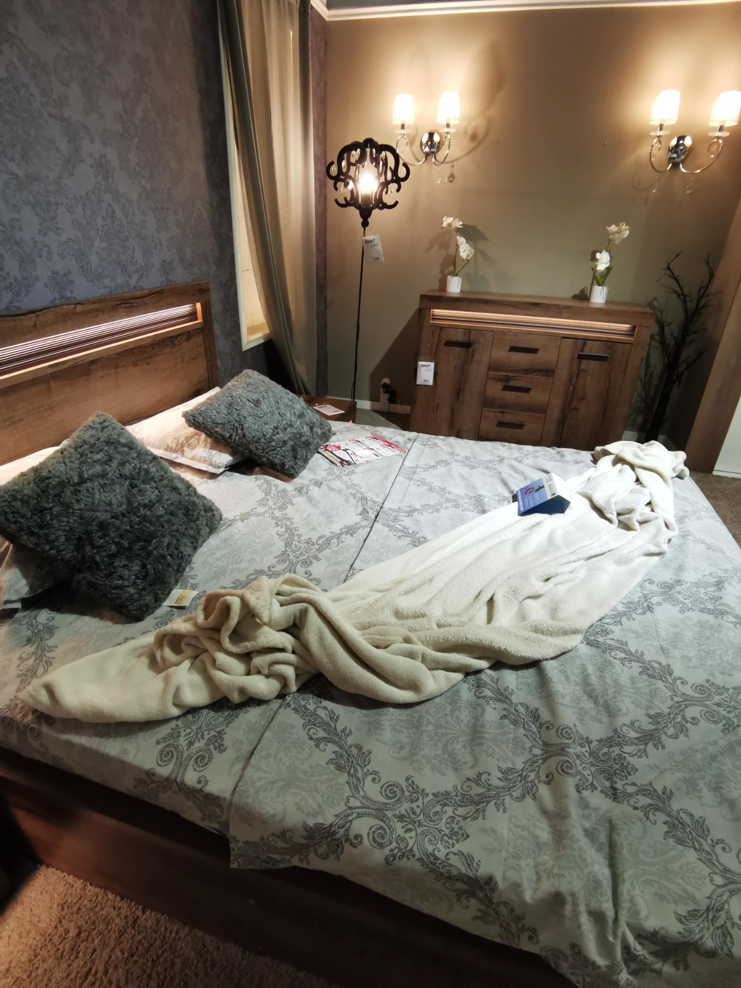 Designing a Glamorous Oasis: How to Achieve Boujee Bedroom Decor