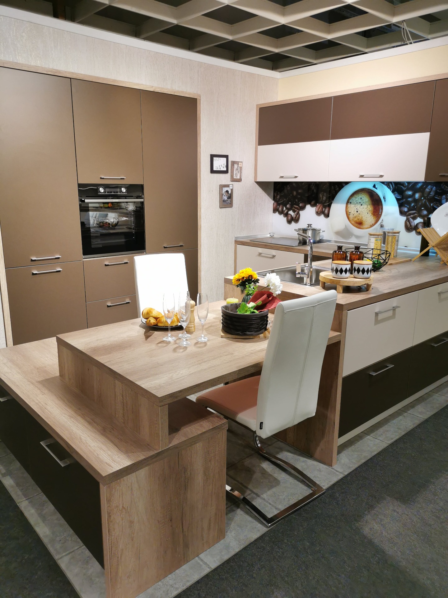 Brown Kitchens: Timeless Elegance and Modern Trends