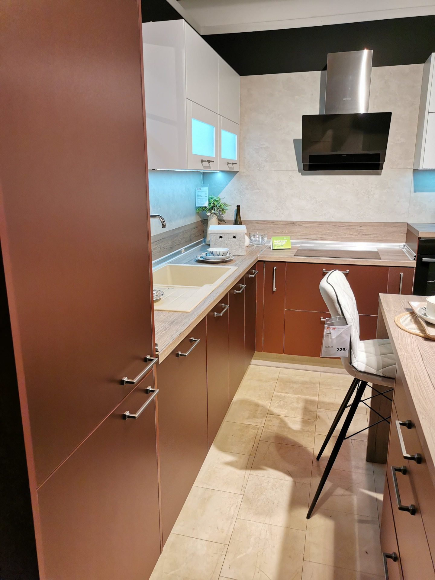 Brown Kitchens: Timeless Elegance and Modern Trends