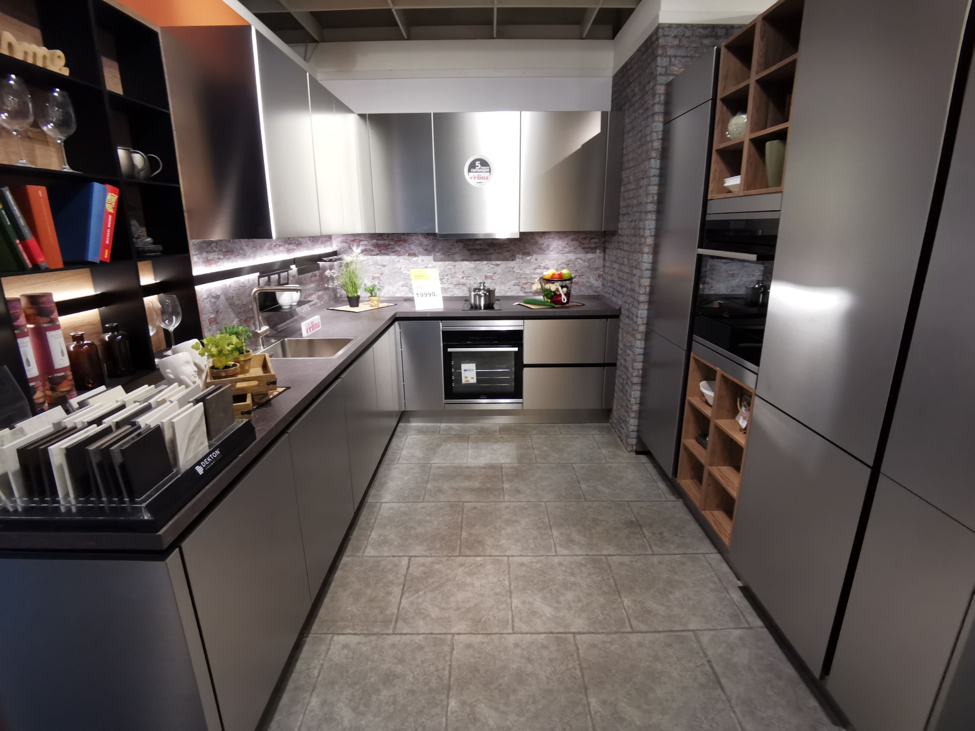 Maximizing Space: Utilizing a U-Shaped Kitchen Layout
