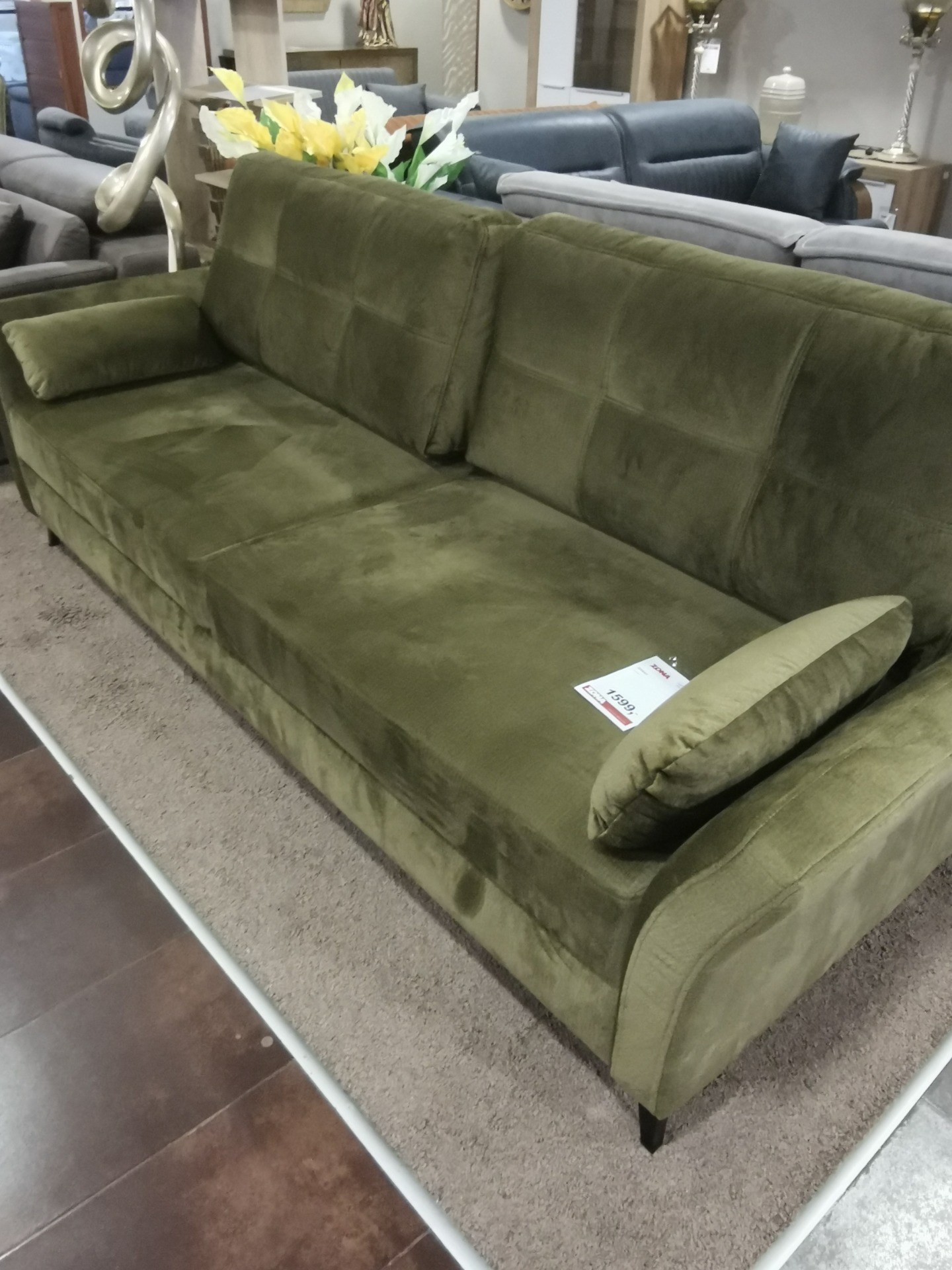Designing with a Green Velvet Sofa: Living Room Ideas for a Stylish and ...