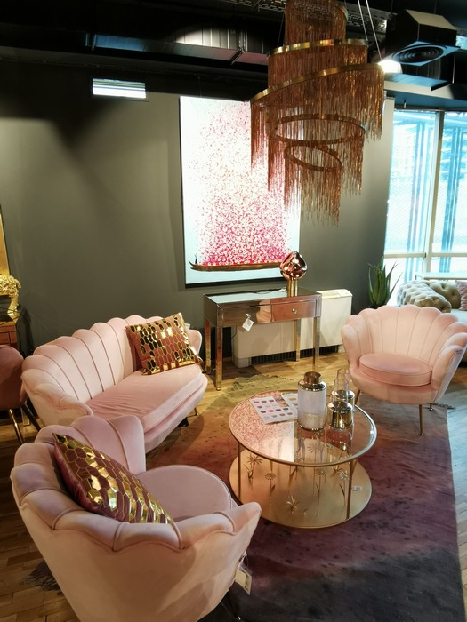 Kare Design - Blending Elegance and Comfort