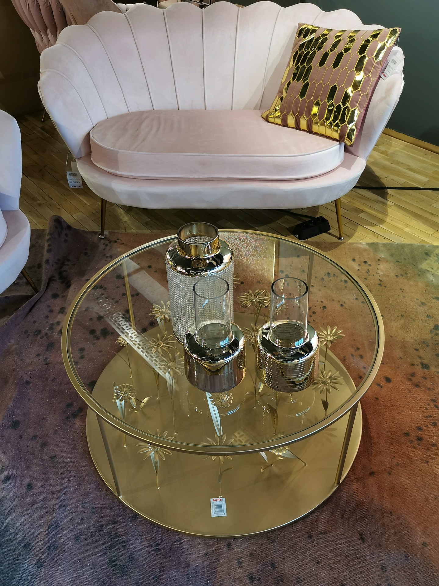 Kare Design - Blending Elegance and Comfort
