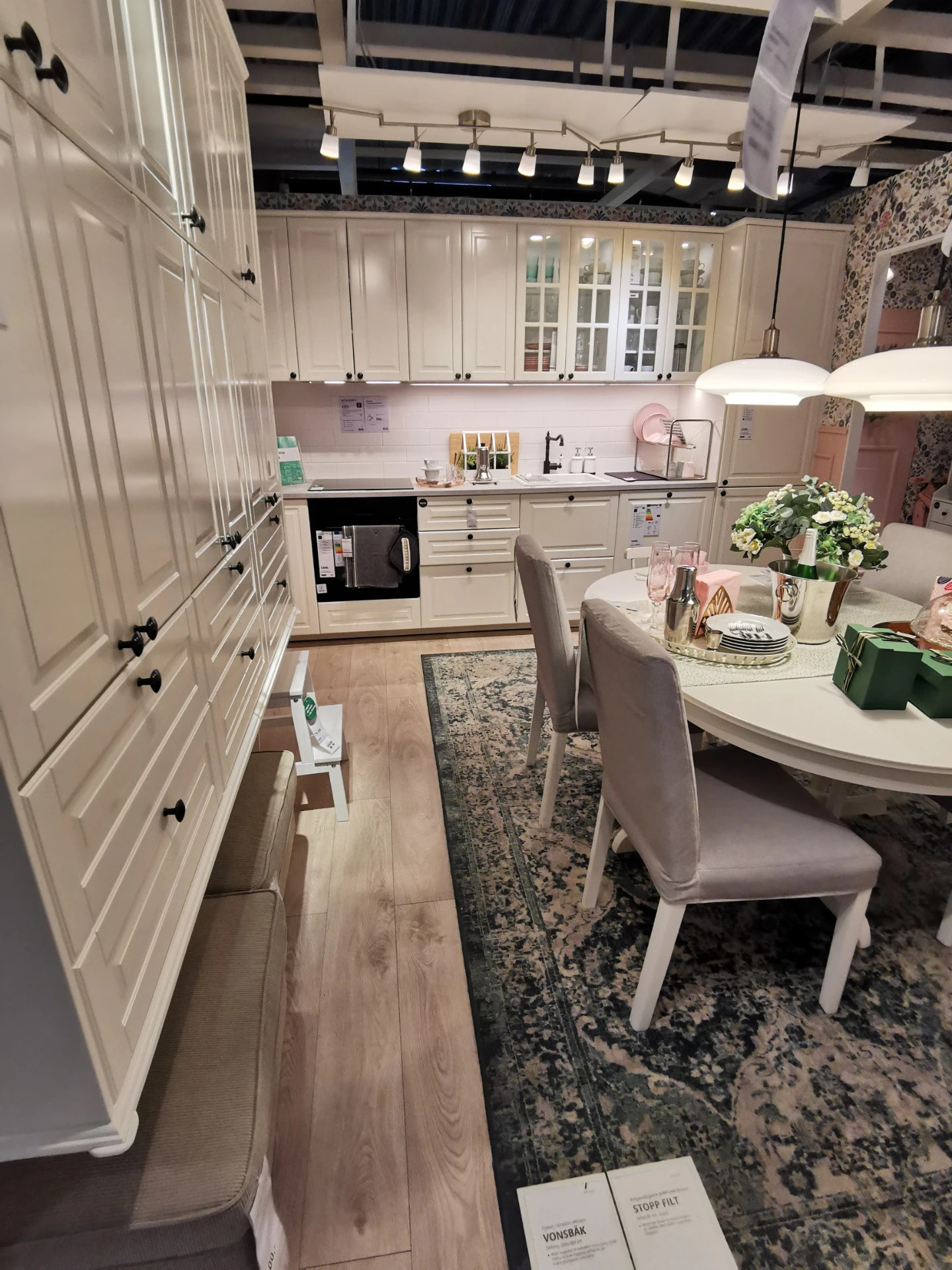 The Secret to a Cozy Kitchen? IKEA BODBYN Off-White!