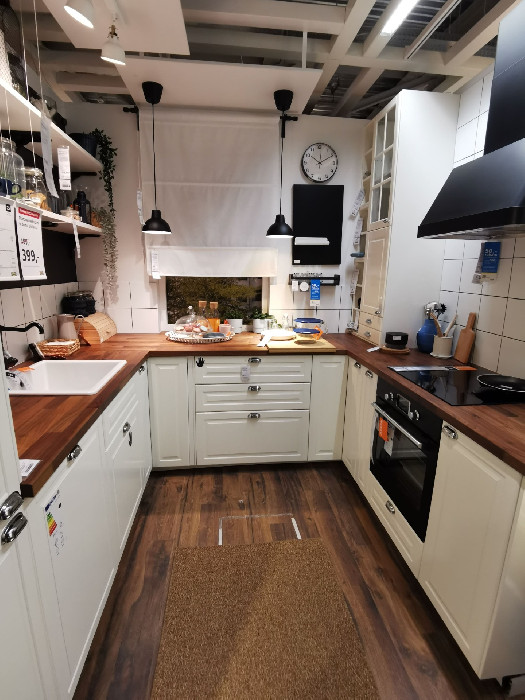 IKEA BODBYN Off White Kitchen with KARLBY Worktop – U-Shaped Design